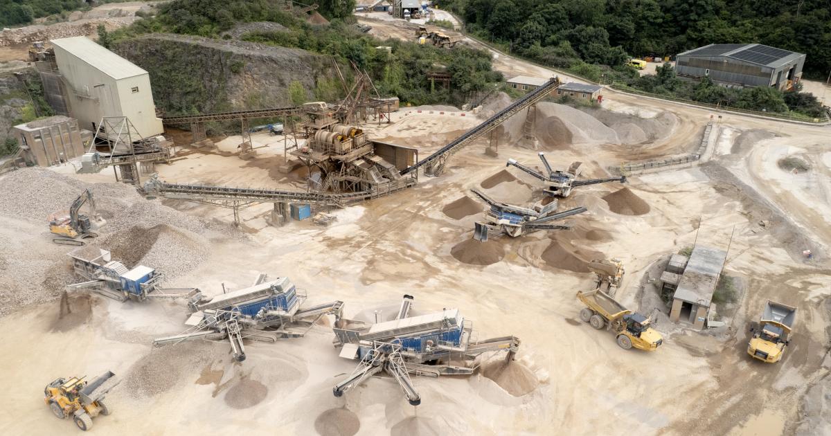 Moorcroft Quarry lights up with solar power | Agg-Net